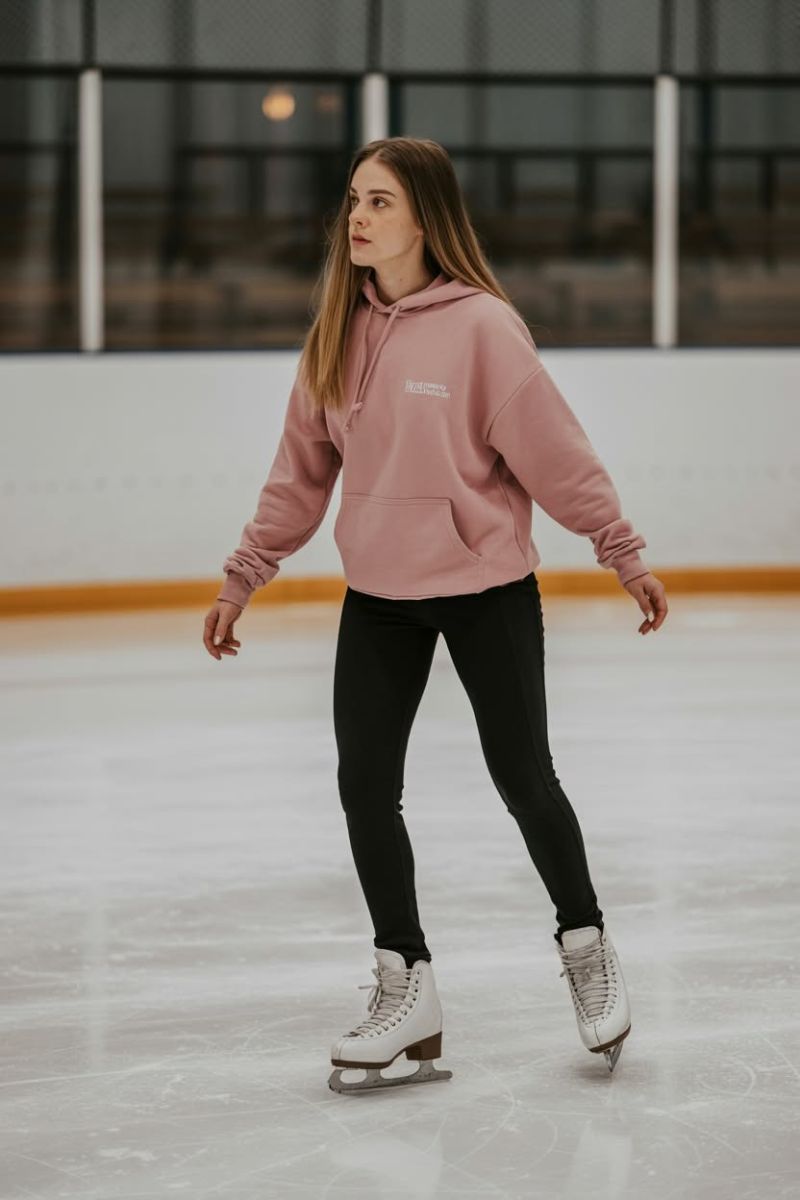 21 Cute Ice Skating Outfit Ideas to Look Gorgeous at the Rink